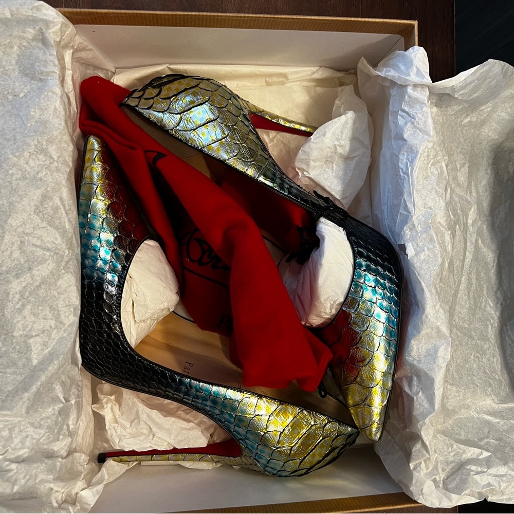 Christian Louboutin So Kate Python - Gem